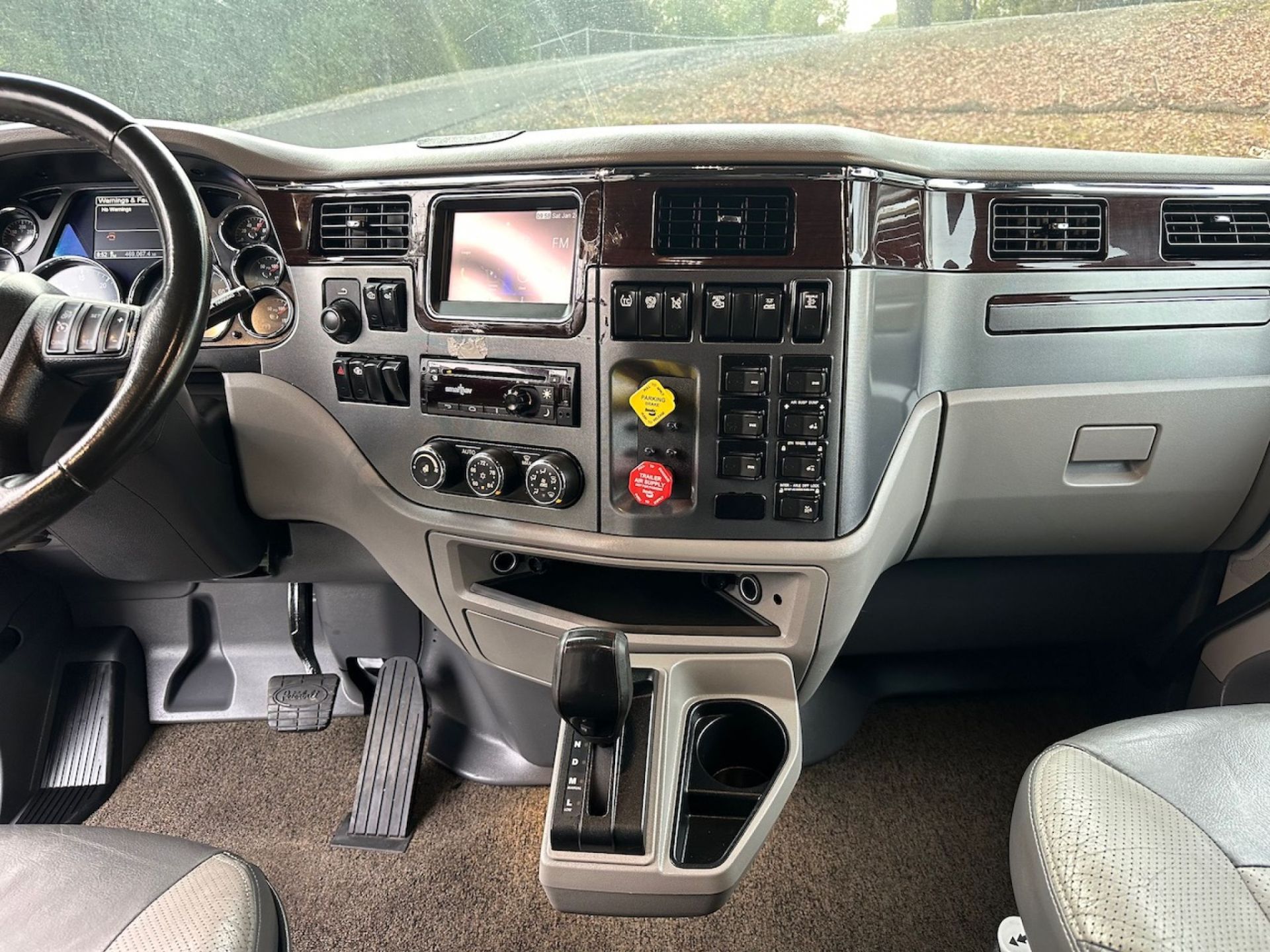 2017 Peterbilt 579 Sleeper | $29900 | Charter Trucks