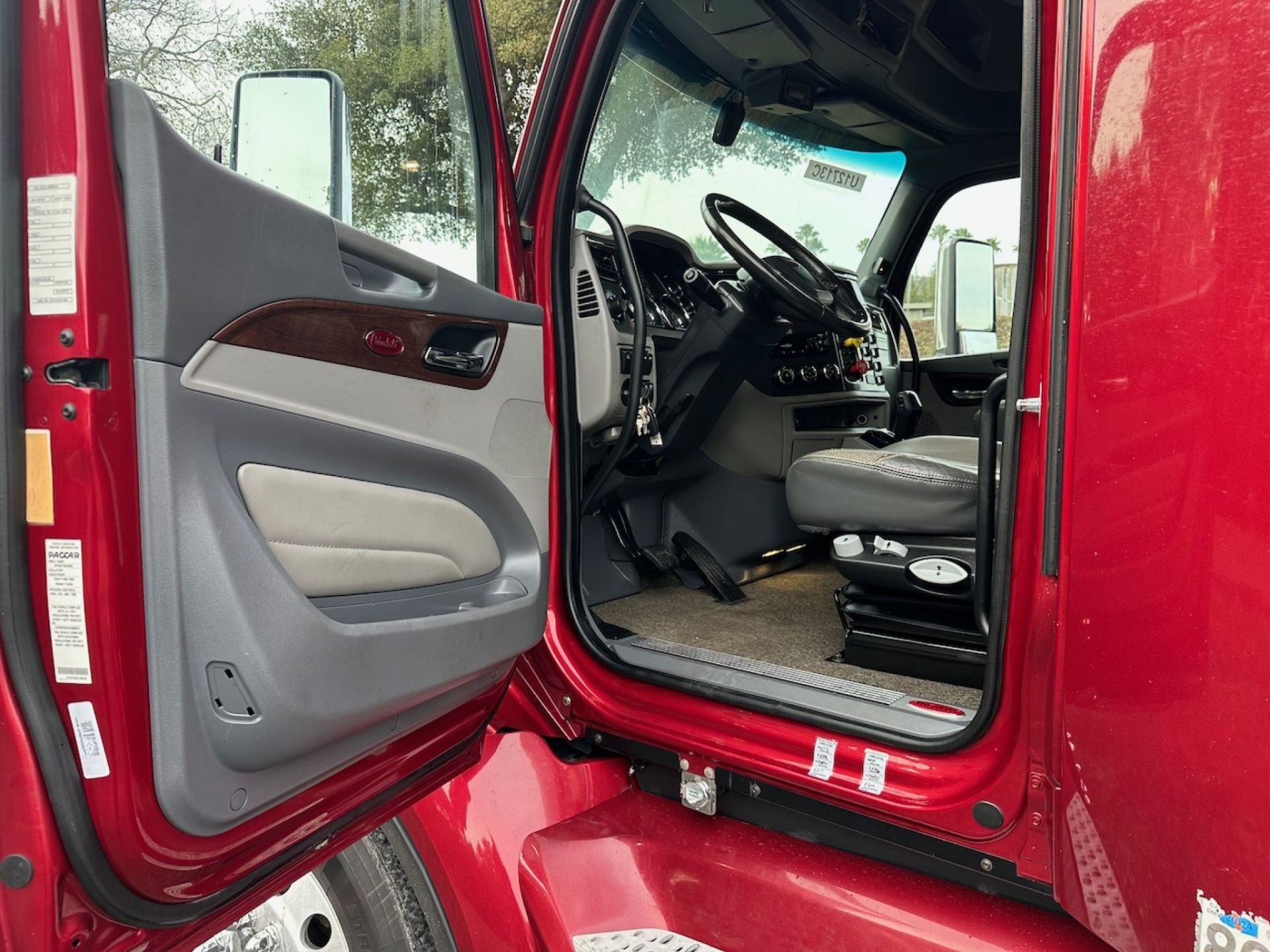 2017 Peterbilt 579 Sleeper | $33900 | Charter Trucks
