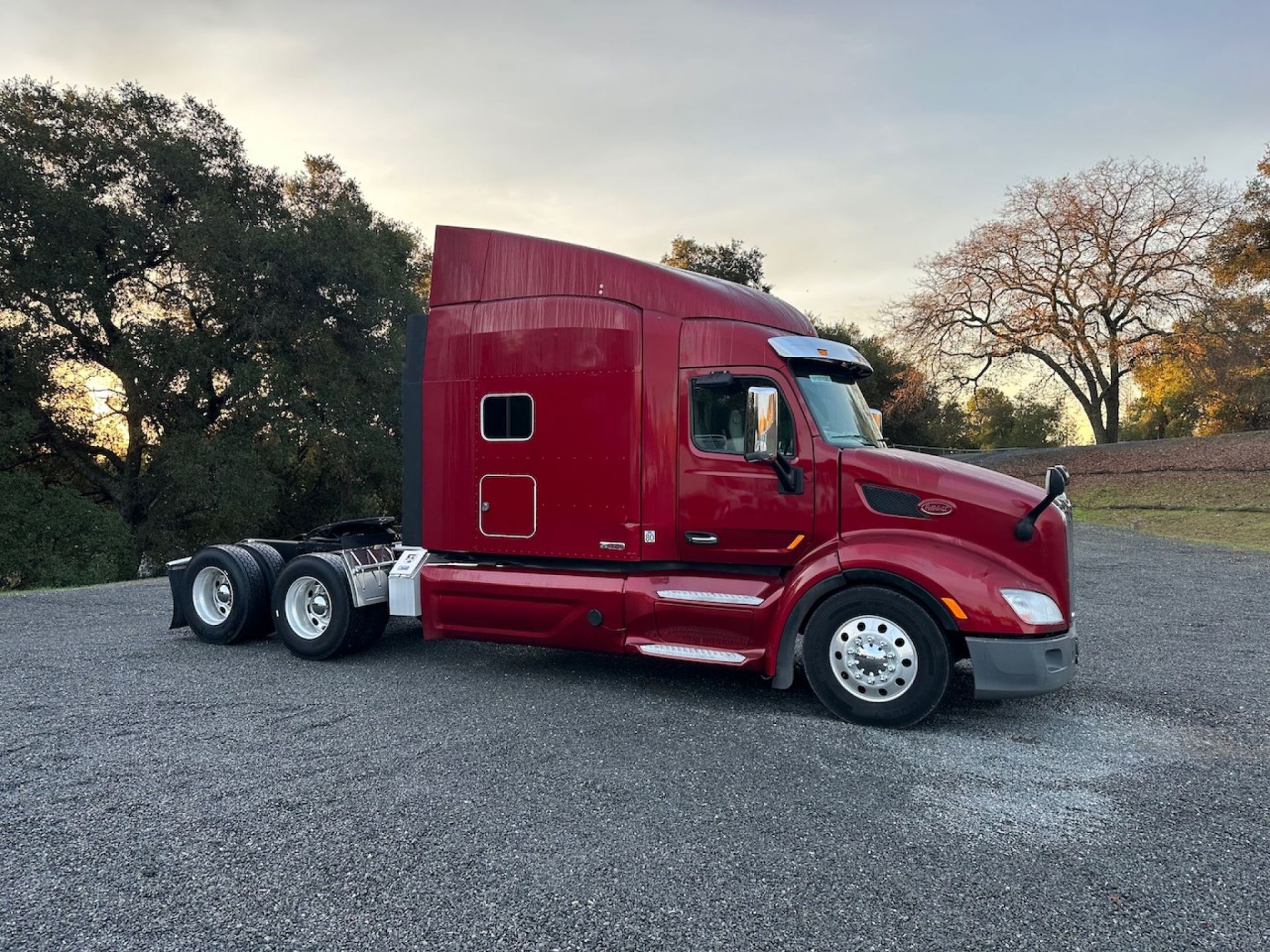 2017 Peterbilt 579 Sleeper | $33900 | Charter Trucks