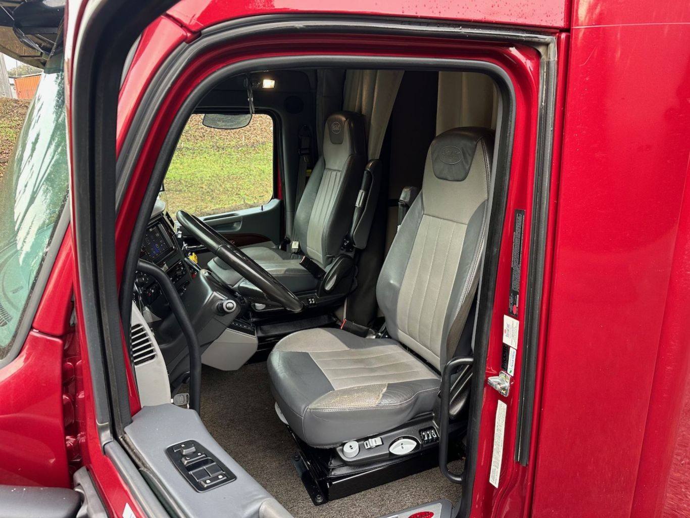 2017 Peterbilt Sleeper Tractor | chartertrucks1.wpenginepowered.com