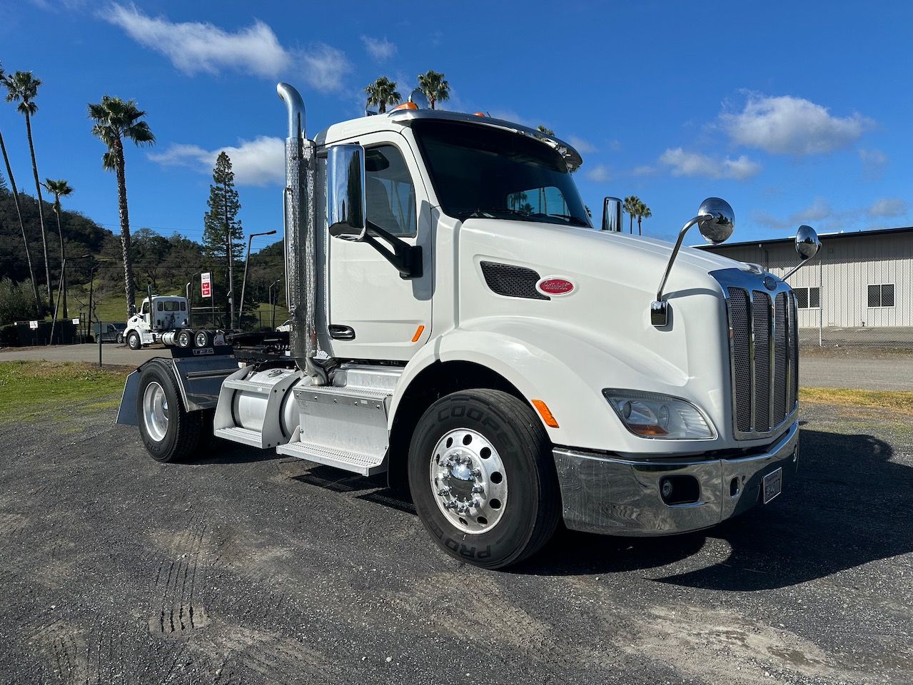 2016 Peterbilt 579 Single Axle | $29900 | Charter Trucks
