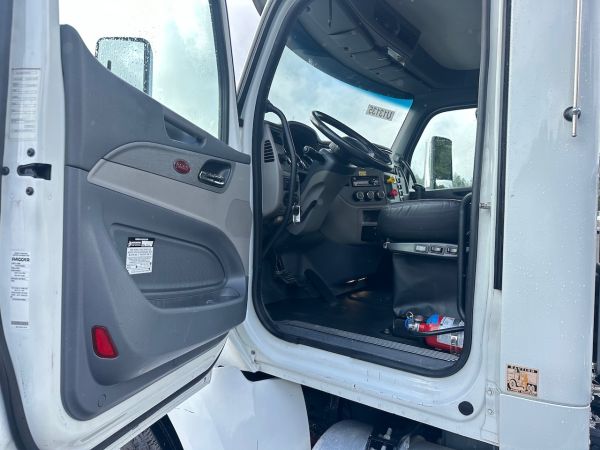 2015 Peterbilt 579 Day Cab | $29900 | Charter Trucks