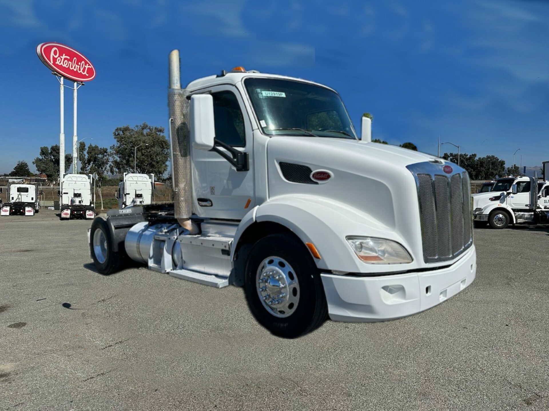 2014 Peterbilt 579 Day Cab For Sale at CharterTrucks.com