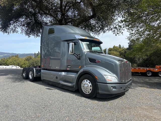 2019 Peterbilt 579 Sleeper with Low Miles | $39900 | Charter Trucks